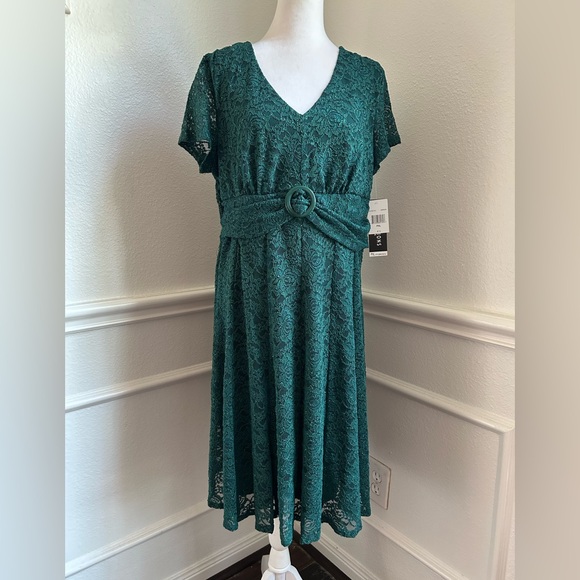 Perceptions New York | Dresses | Perceptions Green Sparkly Lace Midi ...